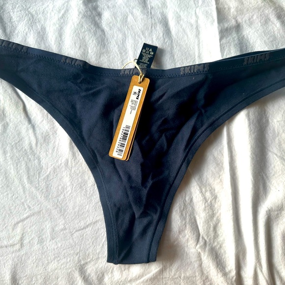 SKIMS | Intimates & Sleepwear | Skims Deep Thong | Poshmark
